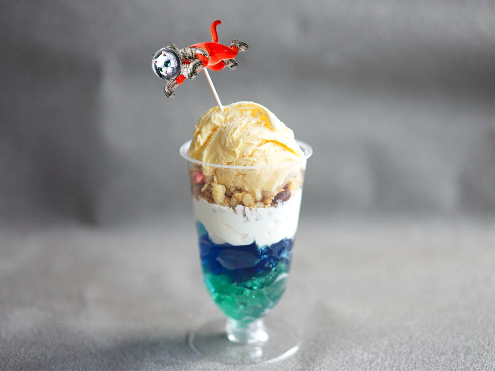 【公式】ヤノベケンジ「宇宙猫の秘密の島」限定コラボメニューが新登場！ | ムーミンバレーパーク・メッツァビレッジ｜metsa（メッツァ）